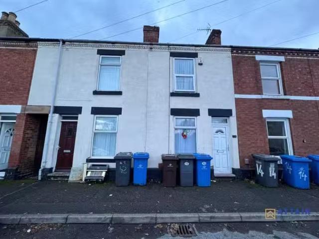 Cozy 1 BA 2 bedroom terraced house for rent in Frederick Stree.