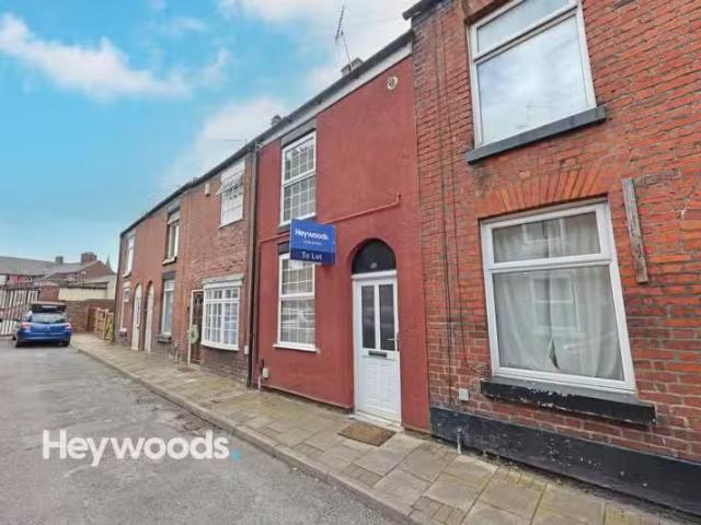 New 1 BA 2 bedroom terraced house for rent in Holford Street.