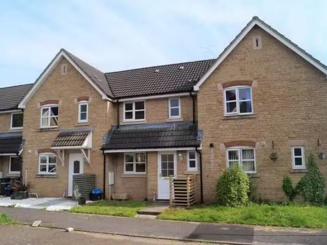 Cozy 1 BA 2 bedroom terraced house for rent in Hillside, South.