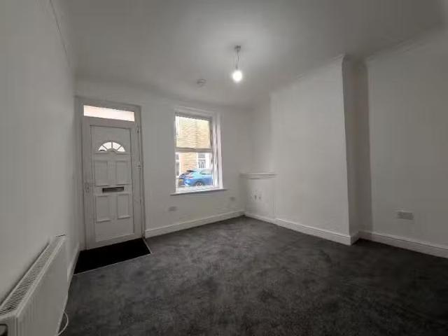 Unique 1 BA 2 bedroom terraced house for rent in Laithe Street.