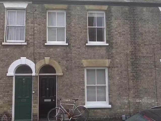 Just in! 1 BA 2 bedroom terraced house for rent in Norwich Str.