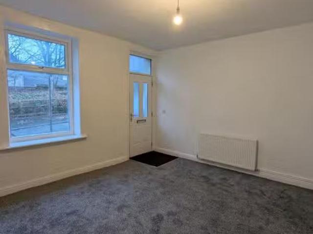 Charming 1 BA 2 bedroom terraced house for rent in Smith Stree.