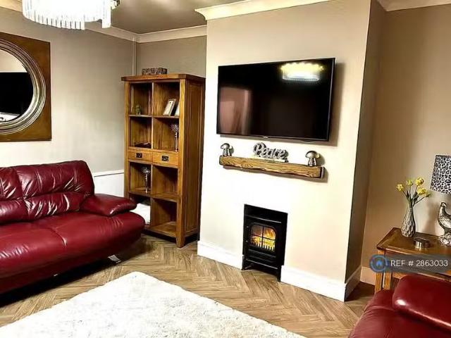 Cheap 1 BA 2 bedroom terraced house for rent in St. Donats Roa.