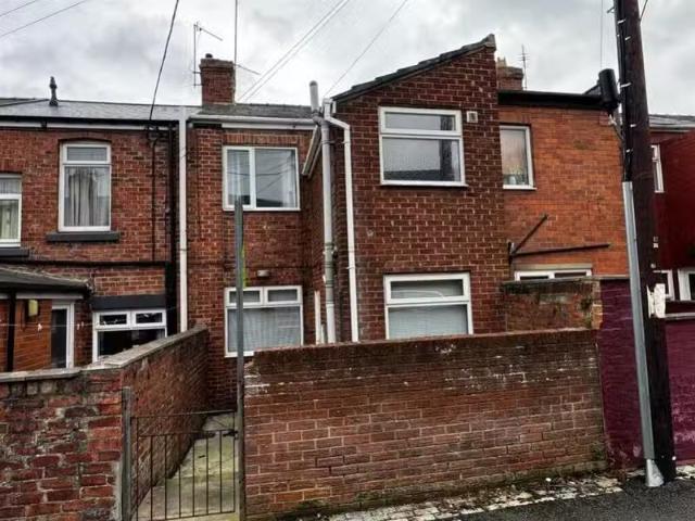 Just in! 1 BA 2 bedroom terraced house for rent in Park View.