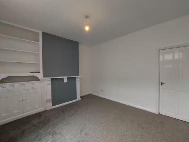 Cheap 1 BA 2 bedroom terraced house for rent in Parkinson Stre.