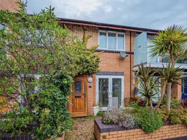 Charming 1 BA 2 bedroom terraced house for rent in Plas Talies.