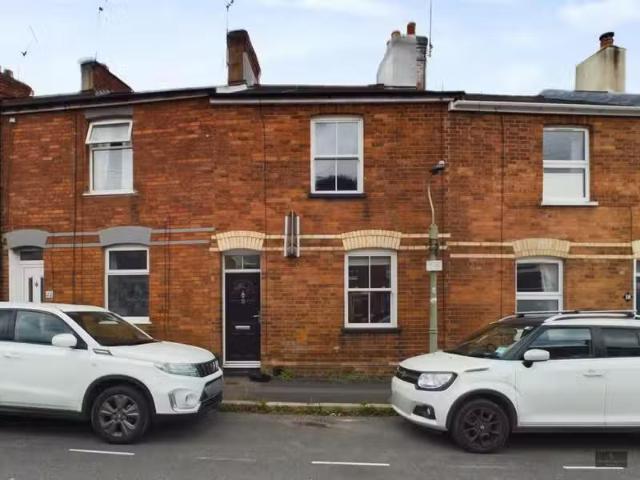 Just in! 1 BA 2 bedroom terraced house for rent in Roberts Roa.