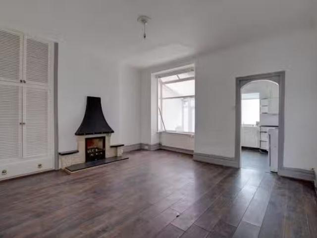 Rental! 1 BA 2 bedroom terraced house for rent in West Street.