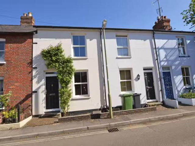 Cozy 1 BA 2 bedroom terraced house for rent in Tanhouse Lane.