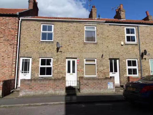 Nice 1 BA 2 bedroom terraced house for rent in Trinity Lane, B.