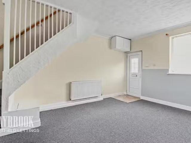 Rental! 1 BA 2 bedroom terraced house for rent in Victoria Roa.