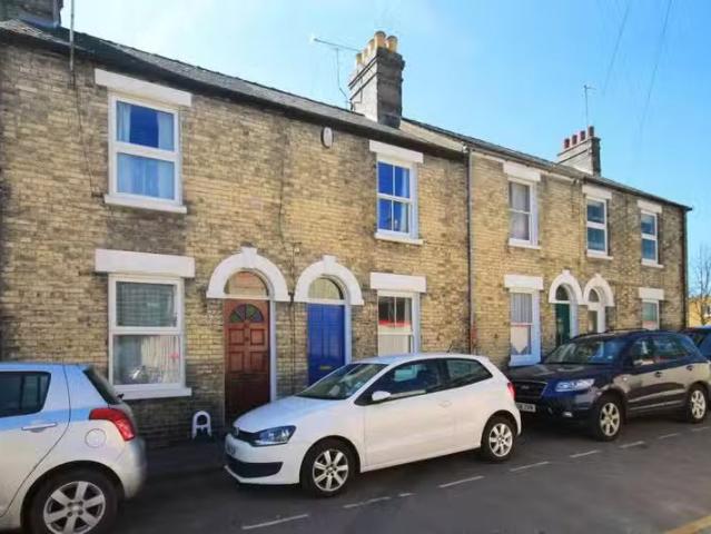 New 1 BA 2 bedroom terraced house for rent in Young Street, Ca.