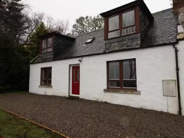 For Rent! 1 BA 3 bedroom cottage for rent in Delny, Ross shire.