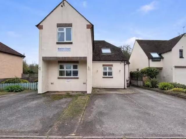 Unique 1 BA 3 bedroom apartment for rent in Bakers Court, Wadd.