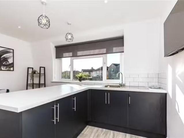 Deal! 1 BA 3 bedroom apartment for rent in Conygre Grove, Filt.