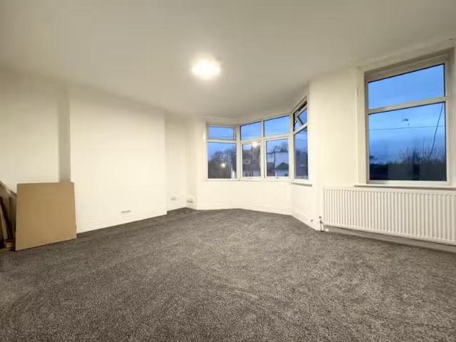 Nice 1 BA 3 bedroom apartment for rent in Glossop Road, CR2