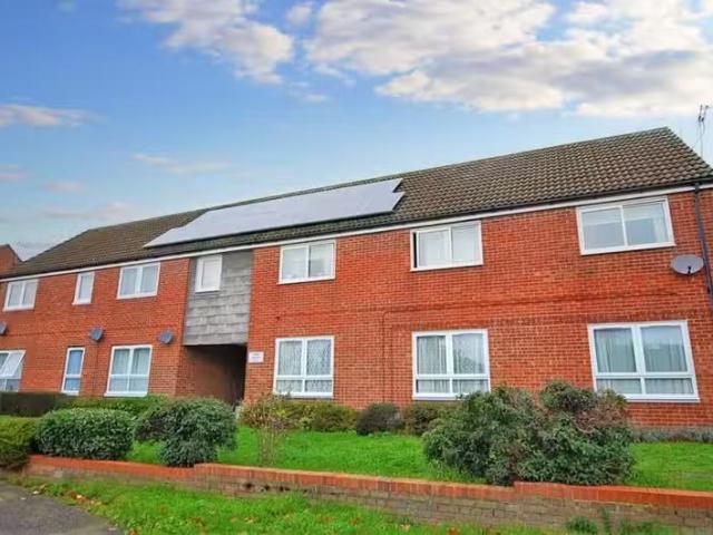 Cozy 1 BA 3 bedroom apartment for rent in Stanley Wooster Way.