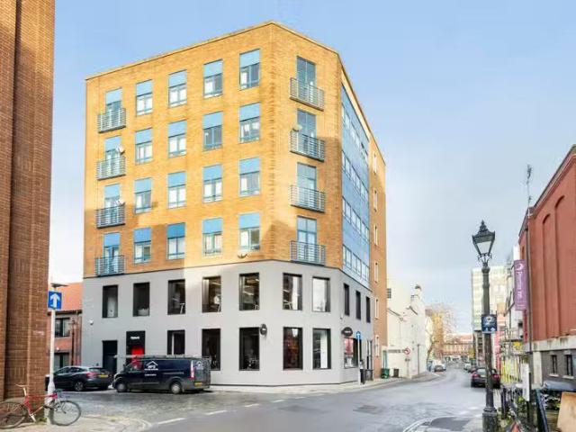 New 1 BA 3 bedroom apartment for rent in The Warehouse, 46 48.