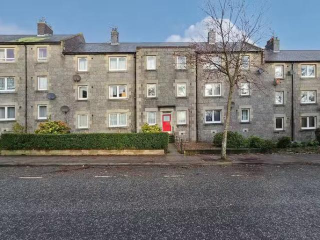 New 1 BA 3 bedroom apartment for rent in Willowbank Road Flat.