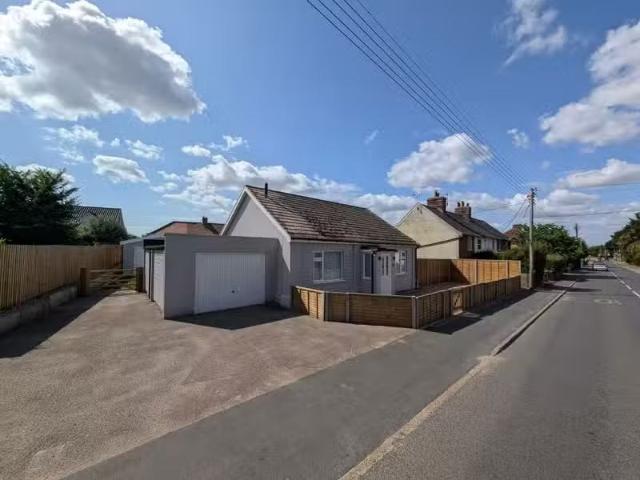 Deal! 1 BA 3 bedroom detached bungalow for rent in Leiston Roa.