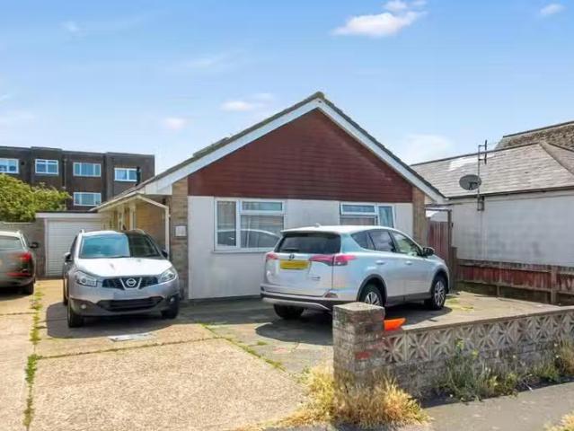 New 1 BA 3 bedroom detached bungalow for rent in Rowe Avenue.