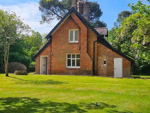 New 1 BA 3 bedroom detached house for rent in 150 Wallisdown R.