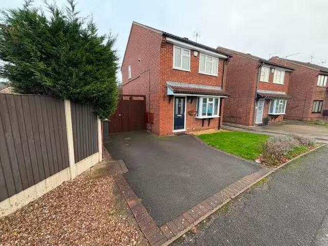 Rental! 1 BA 3 bedroom detached house for rent in Appian Way.
