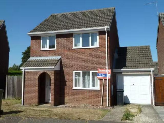 New 1 BA 3 bedroom detached house for rent in Hunt Close, Harl.