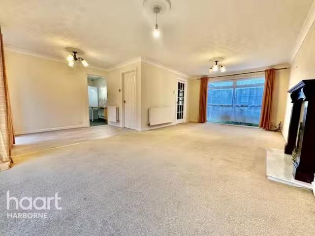Cozy 1 BA 3 bedroom detached house for rent in Ingham Way, Har.