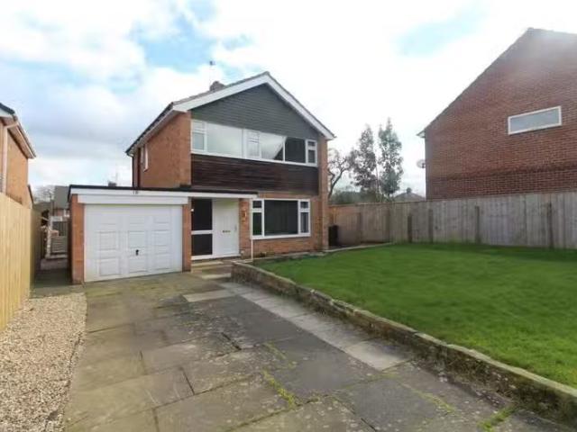 New 1 BA 3 bedroom detached house for rent in Lazenby Grove, D.