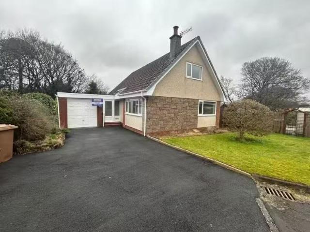 Cozy 1 BA 3 bedroom detached house for rent in Lancaster Avenu.