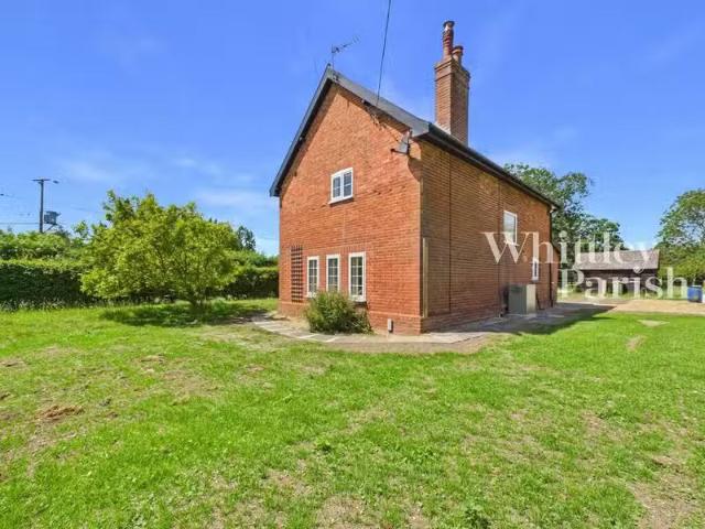 Nice 1 BA 3 bedroom detached house for rent in Norwich Road, T.