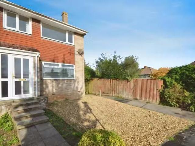 Unique 1 BA 3 bedroom end of terrace house for rent in Charlto.