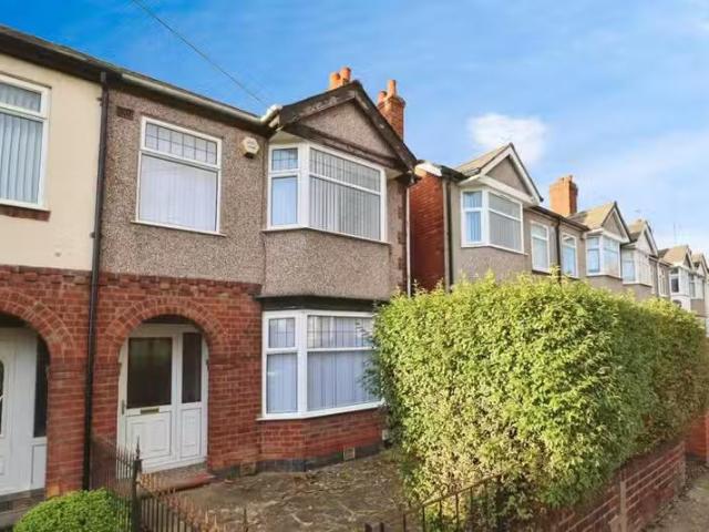 Rental! 1 BA 3 bedroom end of terrace house for rent in Siddel.