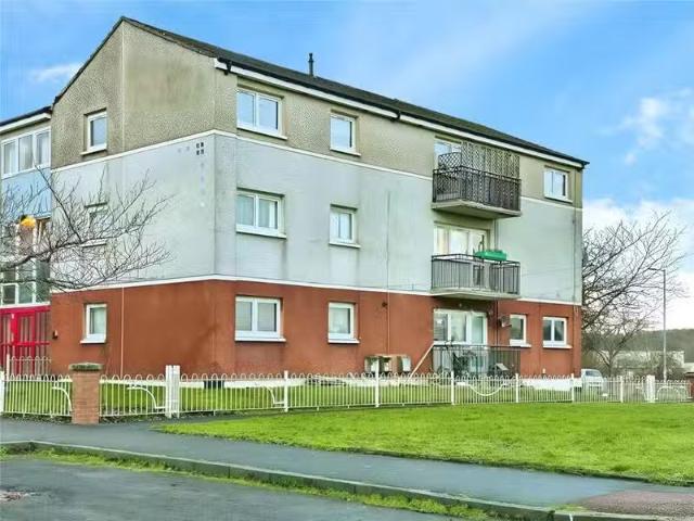 Nice 1 BA 3 bedroom Flat to rent, Bellshill Road, Motherwell.