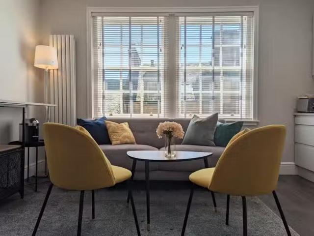 Nice 1 BA 3 bedroom flat for rent in 177 Canongate, Central, E.