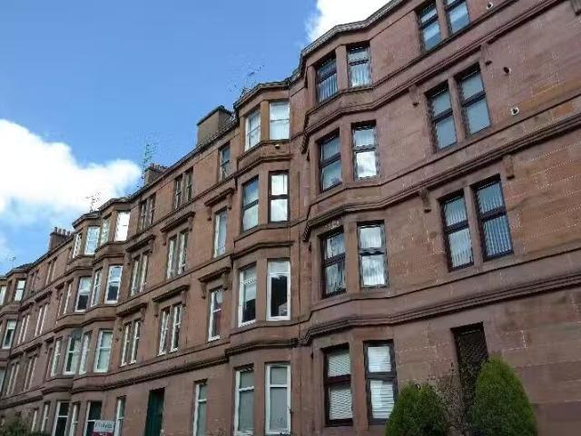 Charming 1 BA 3 bedroom flat for rent in White Street, Hyndlan.