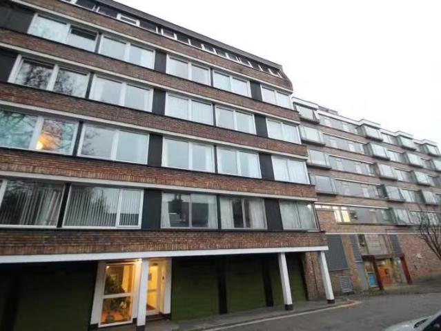 Unique 1 BA 3 bedroom flat for rent in BPC00485, High Kingsdow.