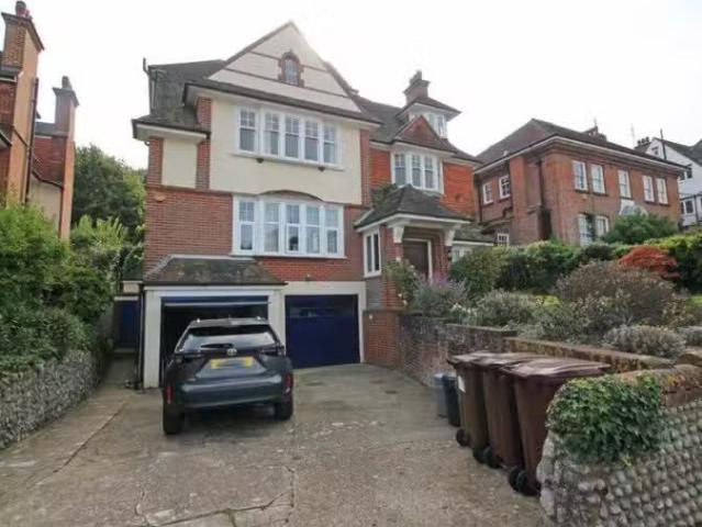 Unique 1 BA 3 bedroom flat for rent in Edensor Road, Meads, BN20