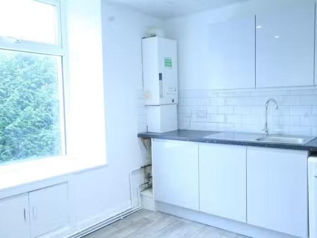 Just in! 1 BA 3 bedroom flat for rent in Lorimer Street, DD3