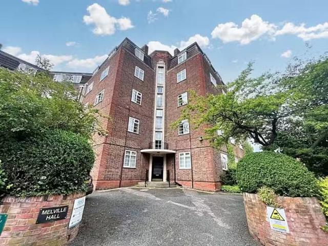 Just in! 1 BA 3 bedroom flat for rent in Melville Hall Holly R.