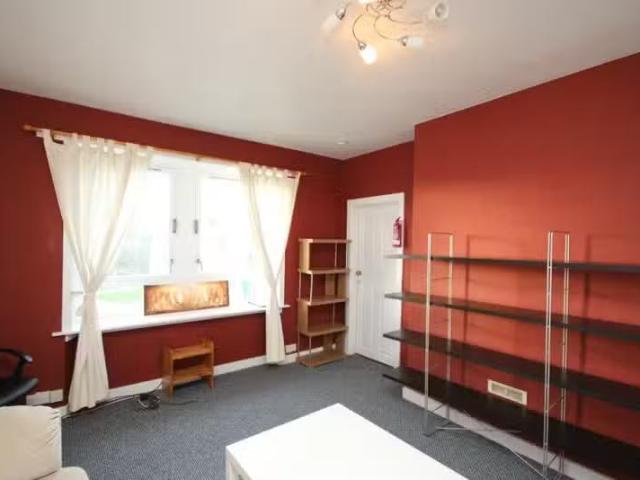 Rental! 1 BA 3 bedroom flat for rent in Roslin Street, City Ce.