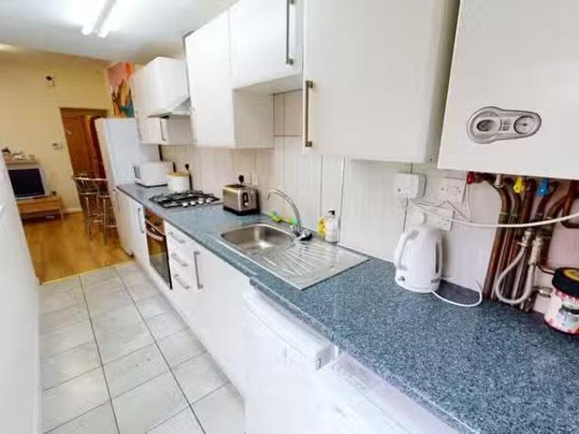 For Rent! 1 BA 3 bedroom house for rent in 2 Lime Avenue, Sell.