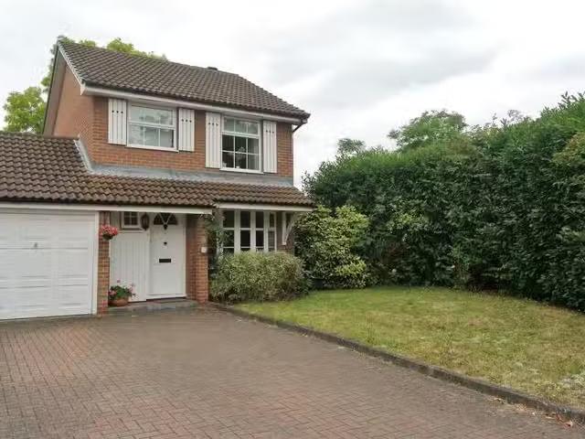 New 1 BA 3 bedroom house for rent in Cabbell Place, Addlestone.