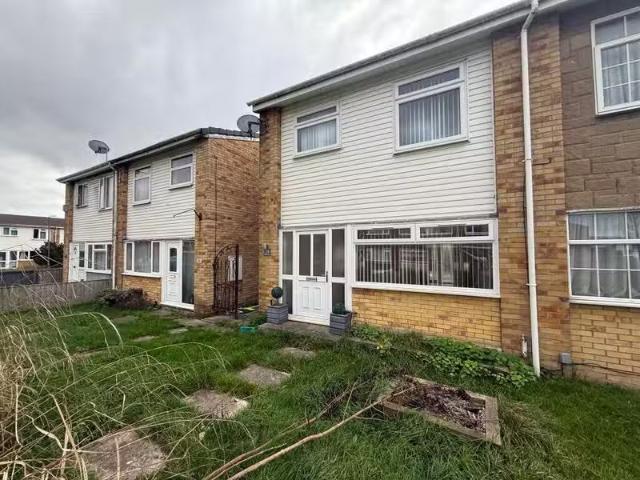 Just in! 1 BA 3 bedroom house for rent in Birch Close, Patchwa.