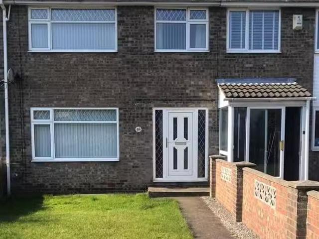 Cheap 1 BA 3 bedroom house for rent in Newtondale, Hull, HU7