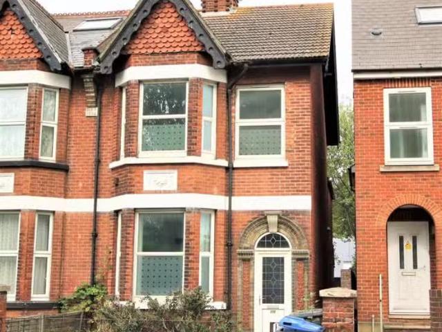 New 1 BA 3 bedroom house for rent in Sturry Road, Canterbury.