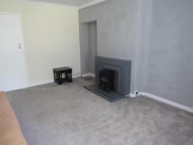 Rental! 1 BA 3 bedroom house for rent in Weycroft Road, BIRMIN.