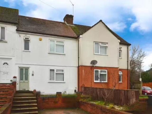 Charming 1 BA 3 bedroom house for rent in Wilshere Avenue, St.
