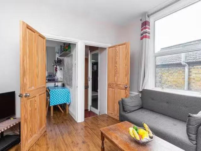 Unique 1 BA 3 bedroom maisonette for rent in Morley Road, Lond.